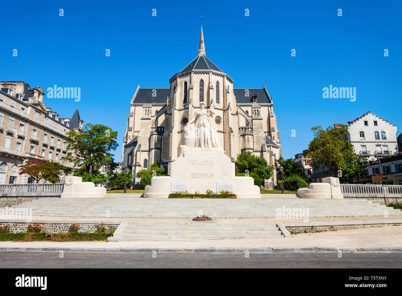 War memorial and Paroisse Eglise Saint Martin is a catholic church in ...