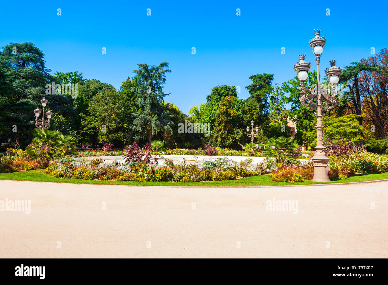 Grand rond hi-res stock photography and images - Alamy