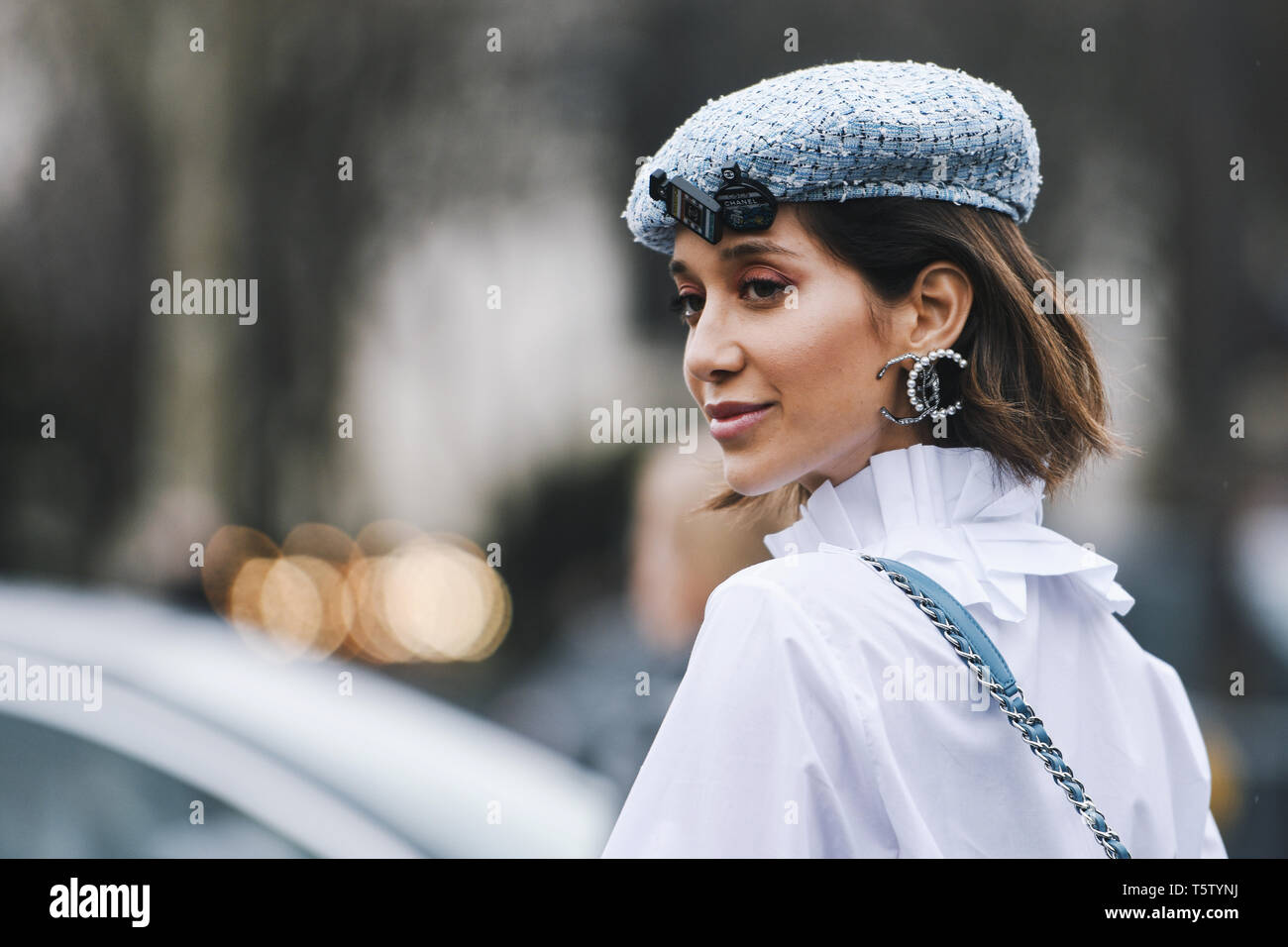Woman wearing a ruff hi-res stock photography and images - Alamy
