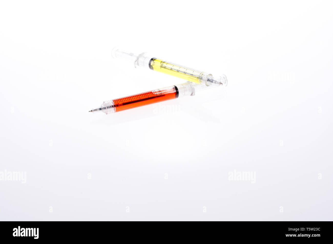 Surgical needle pens with colorful liquid Stock Photo - Alamy