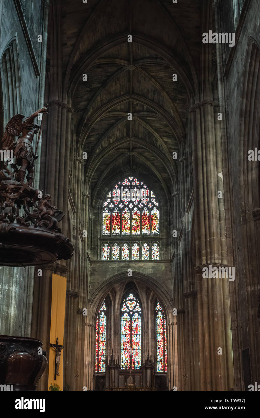 Bordeaux cathedral interior hi-res stock photography and images - Alamy