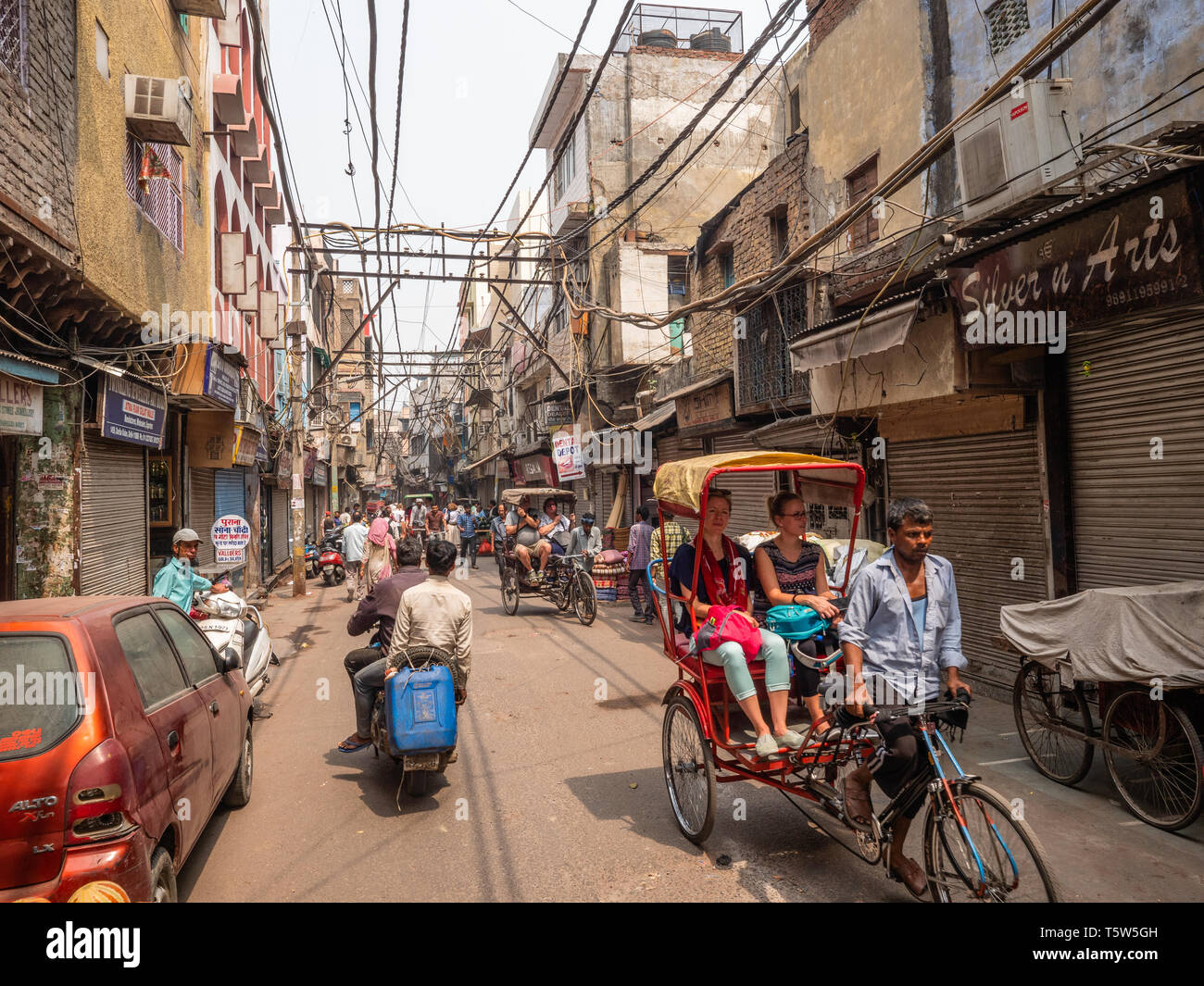 Crowded City Street India Stock Photos & Crowded City Street India ...