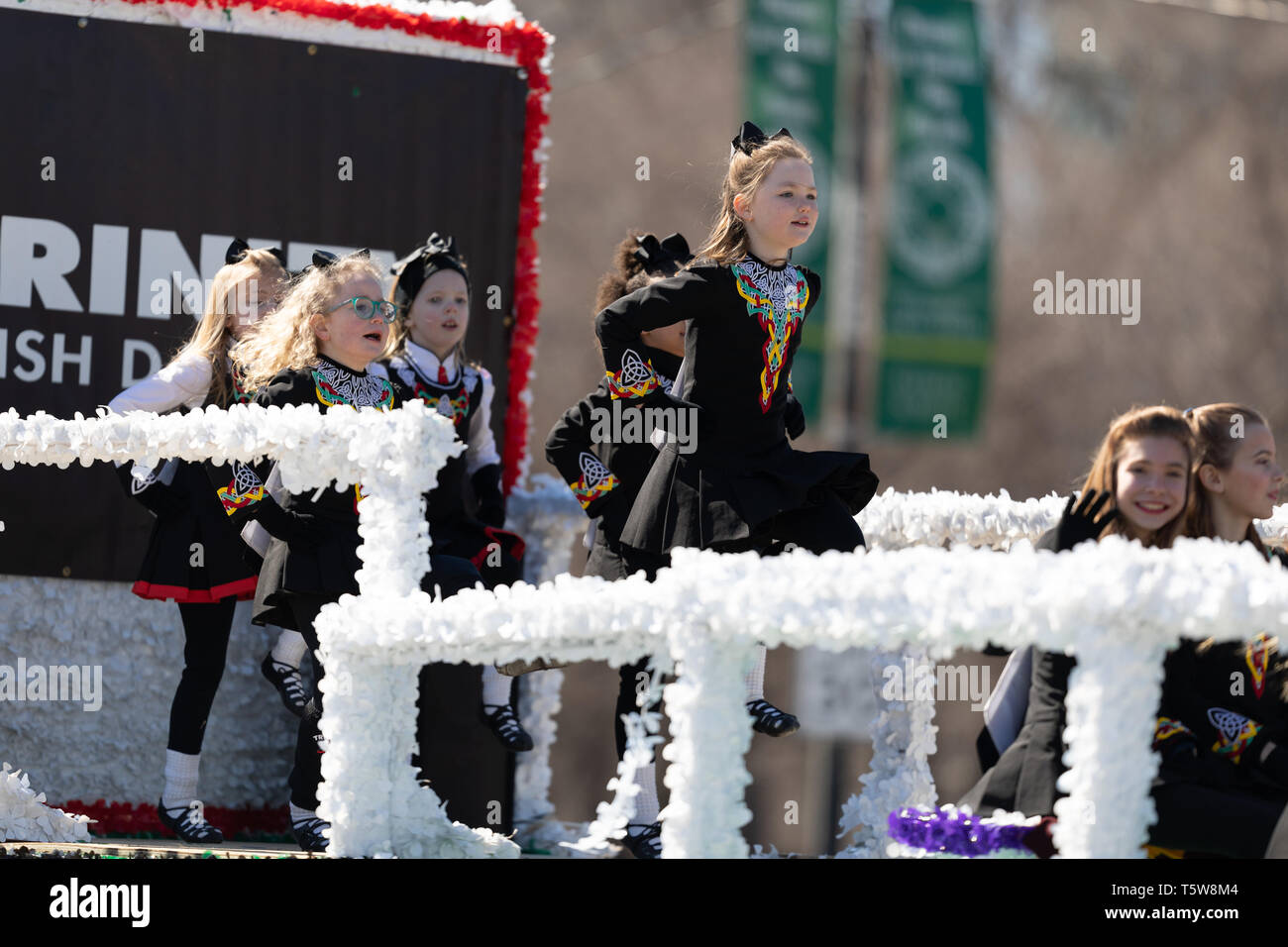 Irish dancers hi-res stock photography and images - Alamy