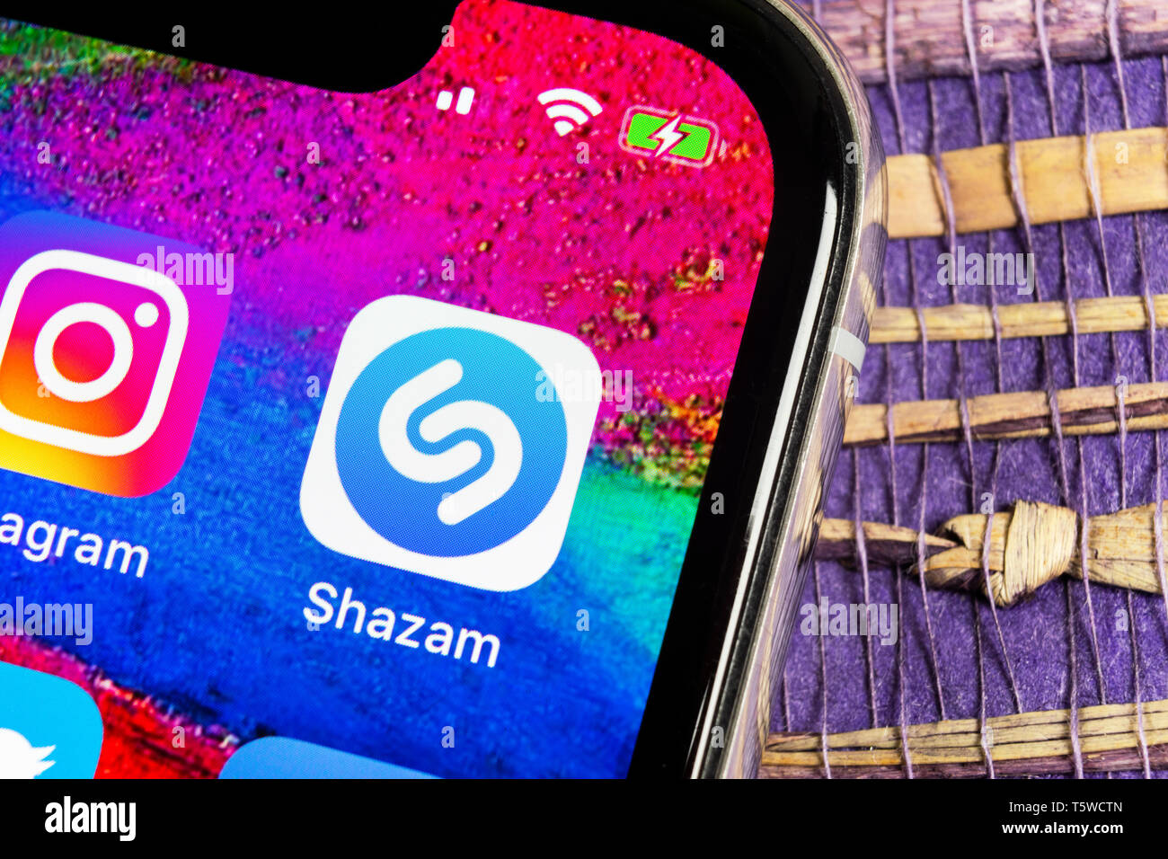 Shazam logo hi-res stock photography and images - Alamy