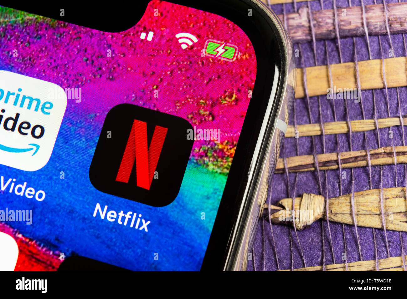 Netflix app icon hi-res stock photography and images - Alamy