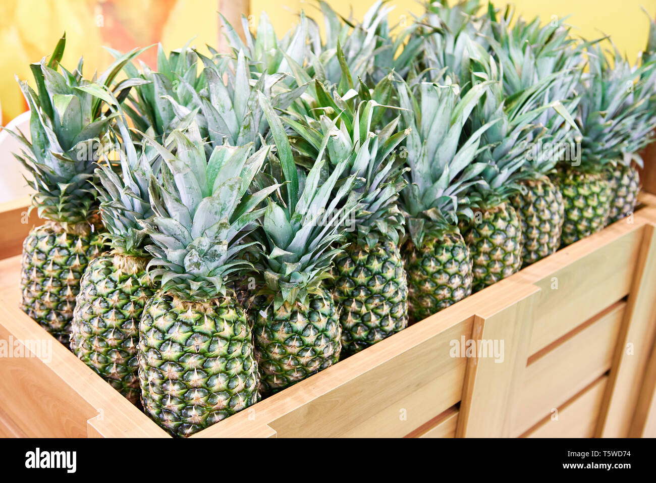 Box of pineapples hi-res stock photography and images - Alamy
