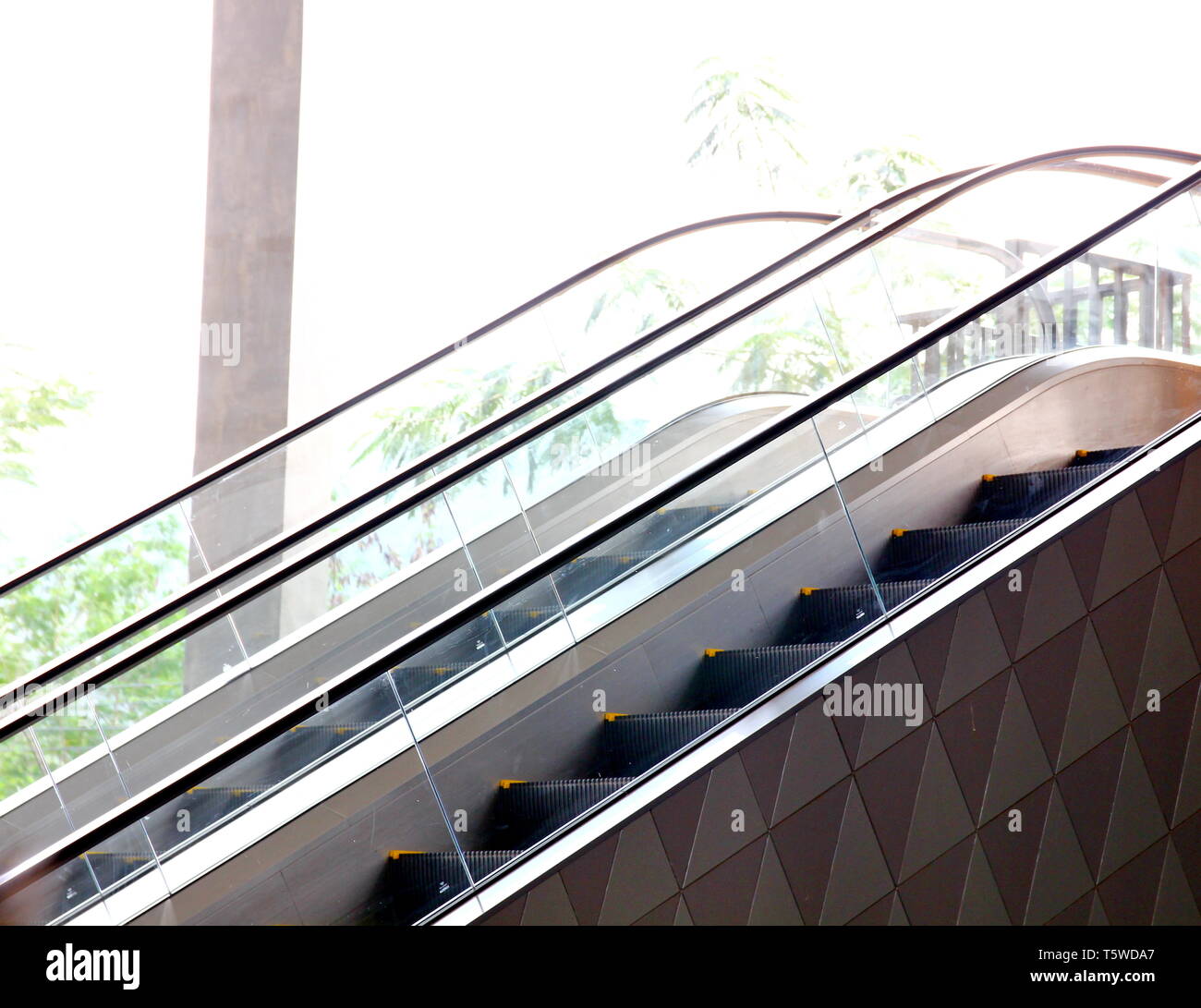 Outdoor escalators hi-res stock photography and images - Alamy