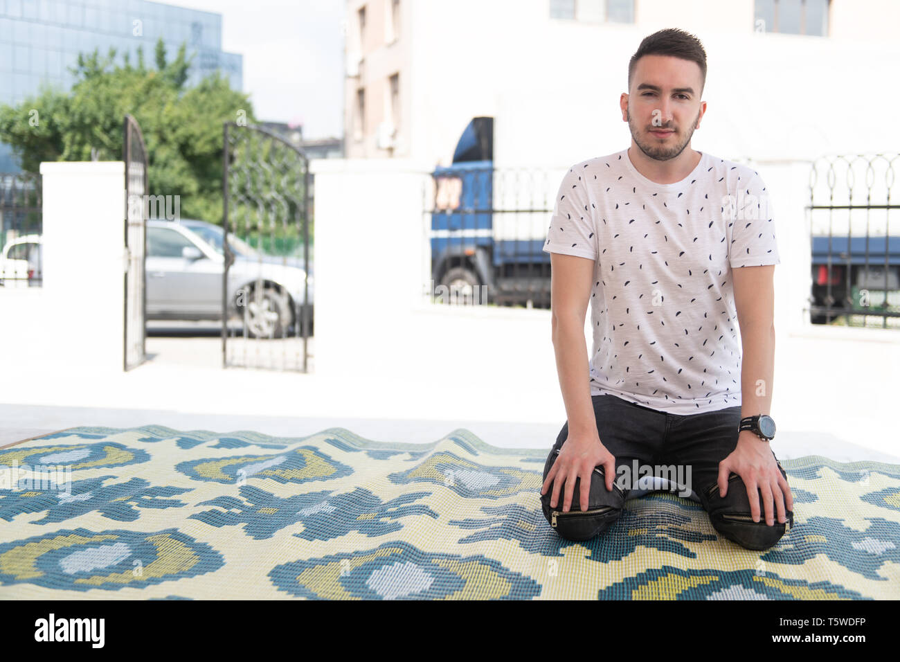Muslim man faith prayer hi-res stock photography and images - Alamy