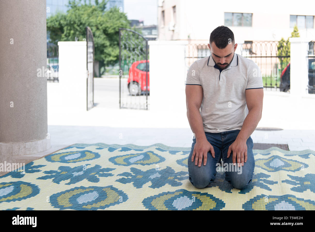 Muslim man with prayer hi-res stock photography and images - Alamy