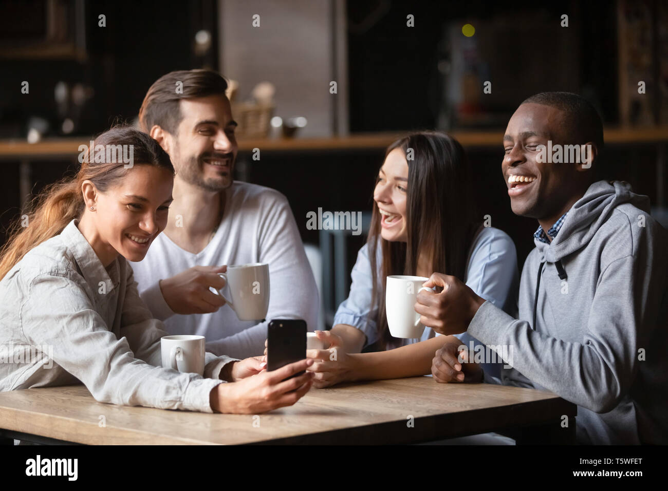 Four girls cafe hi-res stock photography and images - Alamy