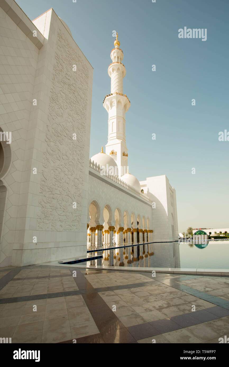 Sheikh Zayed Bin Sultan Al Nahyan Mosque, Abu Dhabi, United Arab ...
