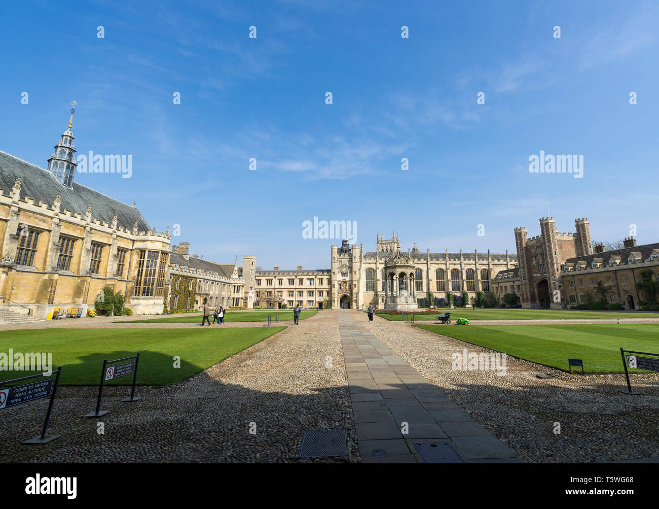 Trinity College Great Court from Queens Gate showing King Edwards Tower ...