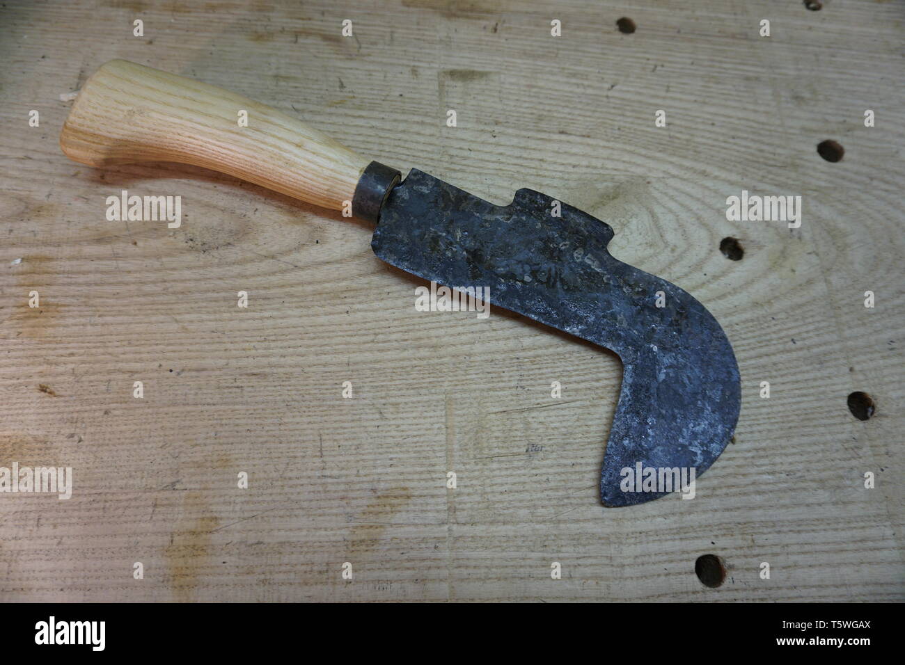 Laying hedge billhook hi-res stock photography and images - Alamy