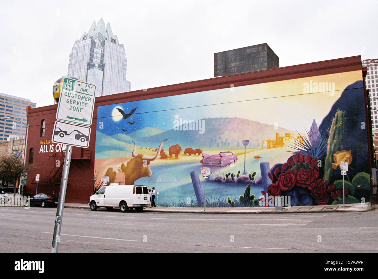 Texas themed building wall mural hi-res stock photography and images ...