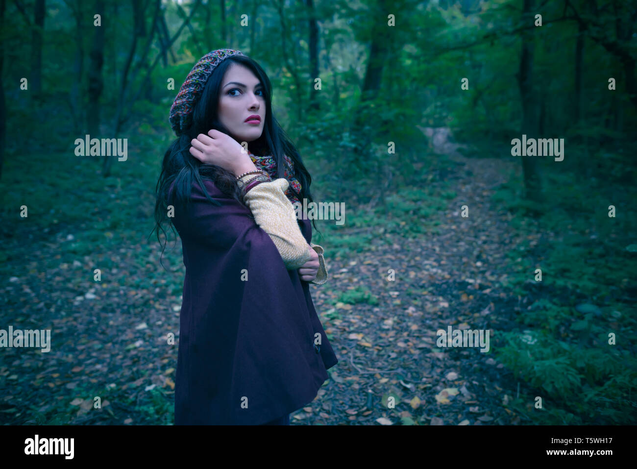 Scared girl woods hi-res stock photography and images - Alamy