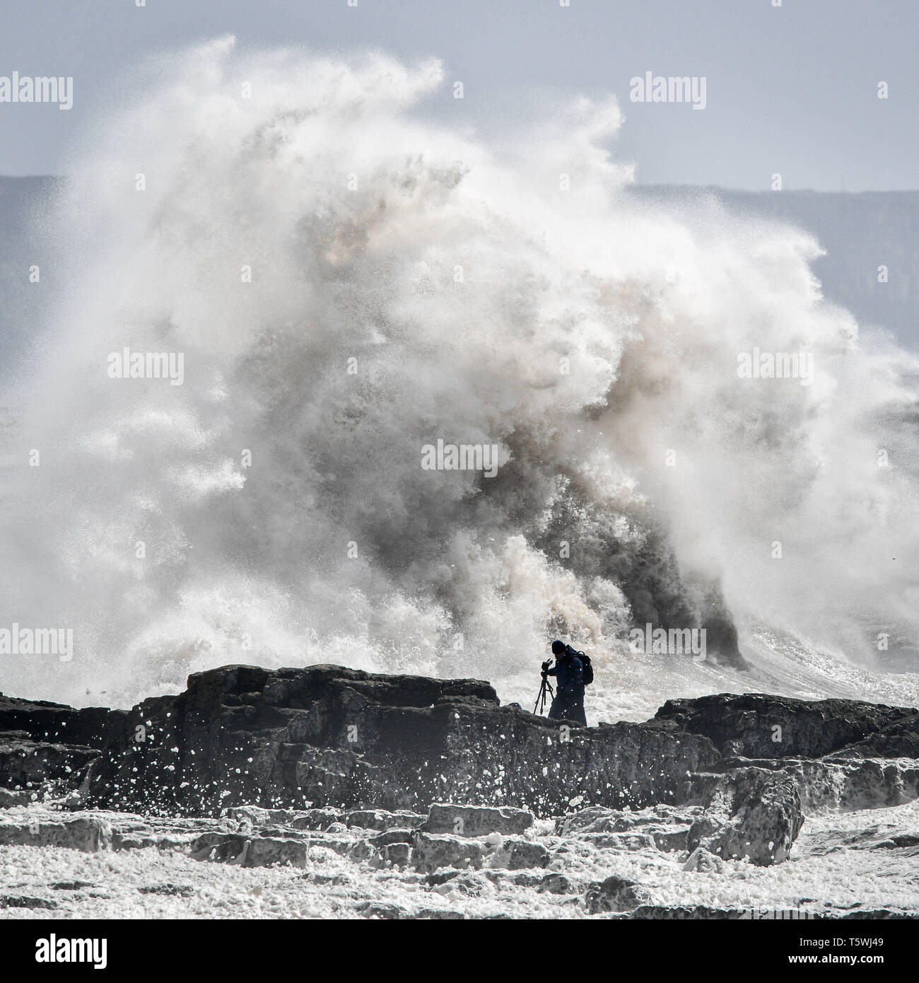 Strong gusts of wind hi-res stock photography and images - Alamy