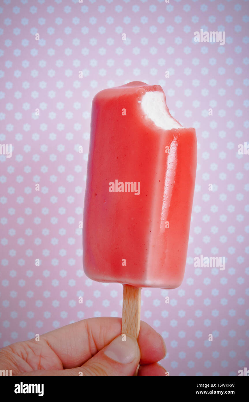 ice lolly over wet background with drops of water Stock Photo - Alamy