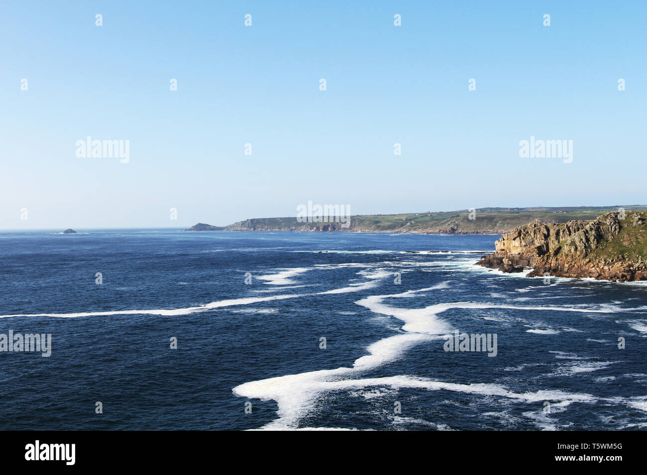 Ocean view to the blue horizon at a cliff in England's Land's End ...