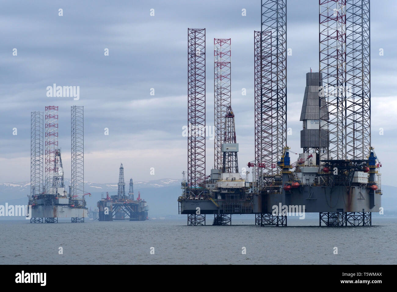 Oil rig scotland hi-res stock photography and images - Alamy