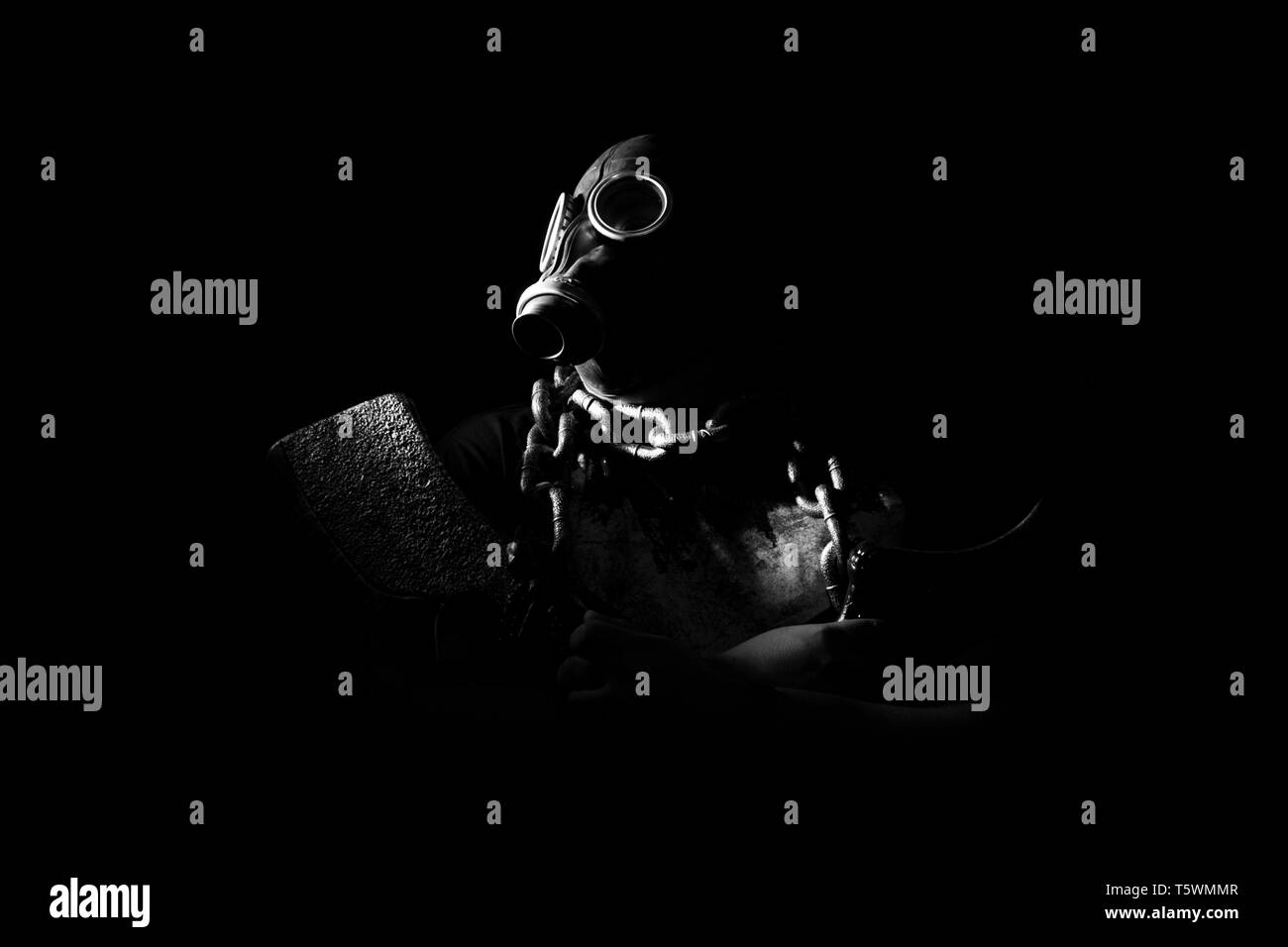 Creepy gas mask hi-res stock photography and images - Alamy