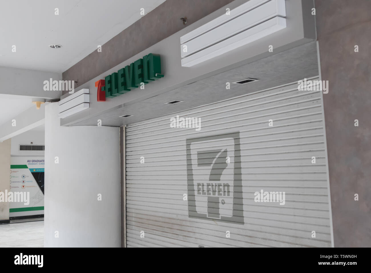Food mart closed hi-res stock photography and images - Alamy