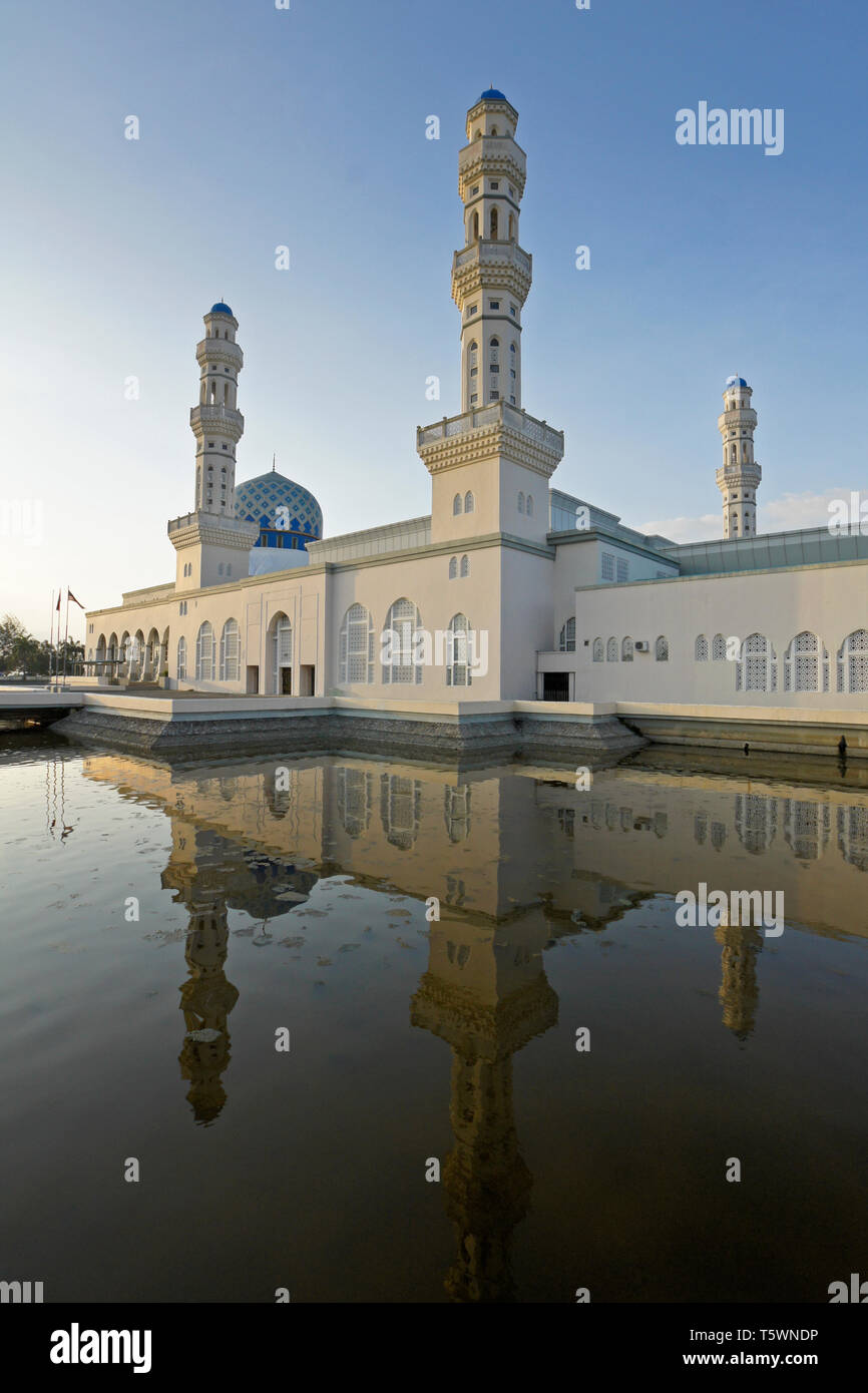 City Mosque on Likas Bay, Kota Kinabalu, Sabah (Borneo), Malaysia Stock ...