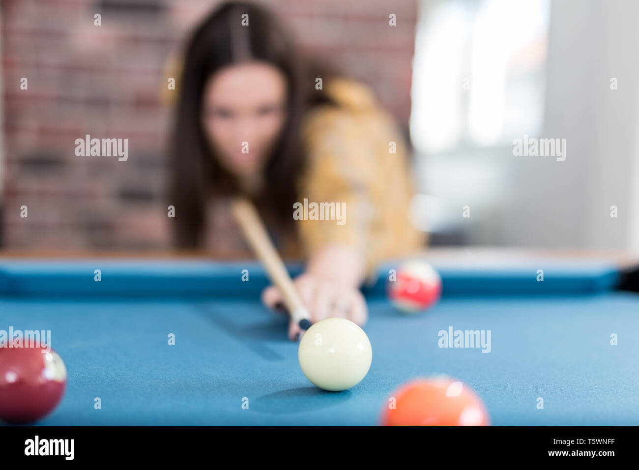 Cue ball hit pool ball hi-res stock photography and images - Alamy