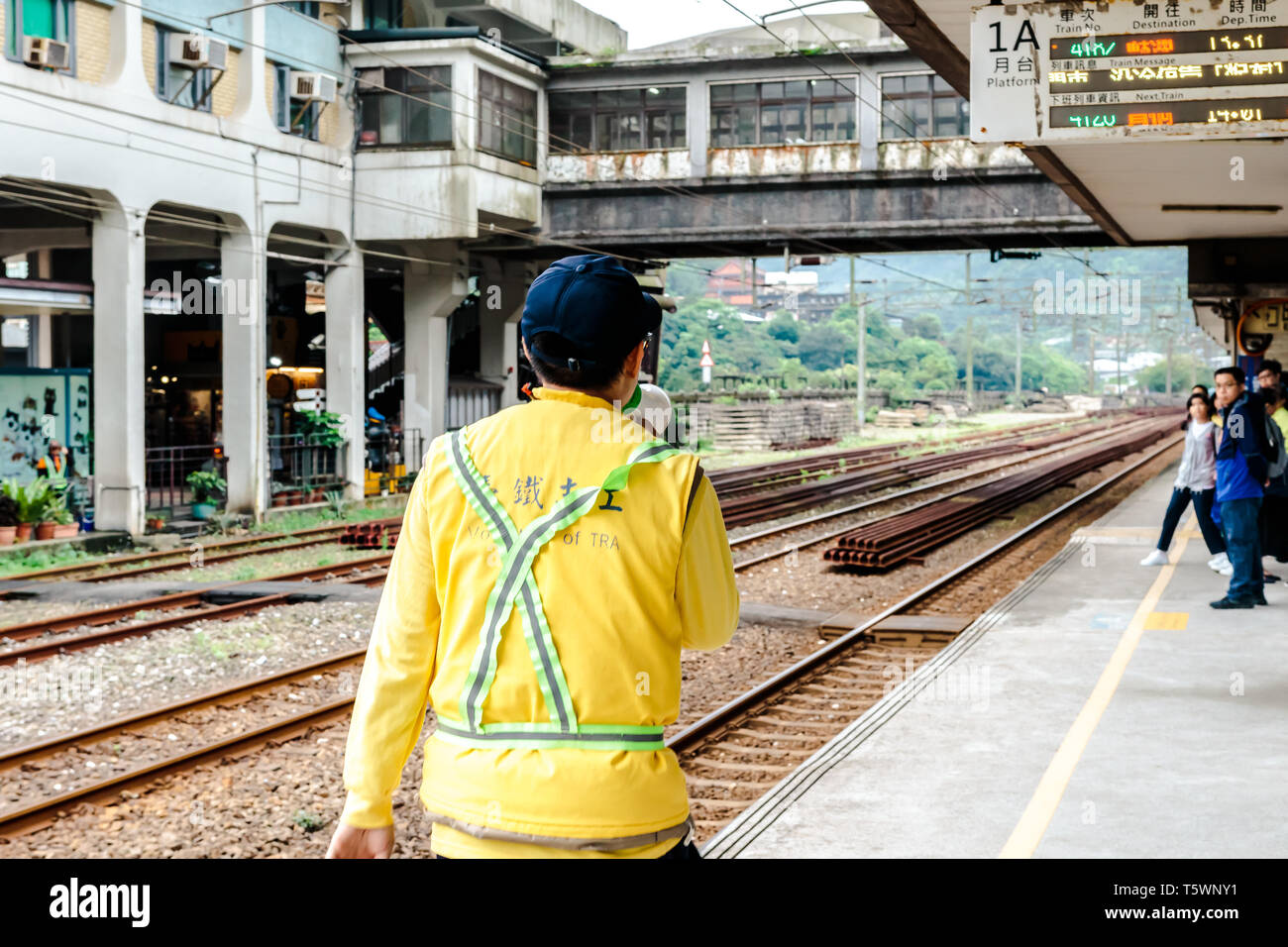 Vintage train station announcement hi-res stock photography and images ...