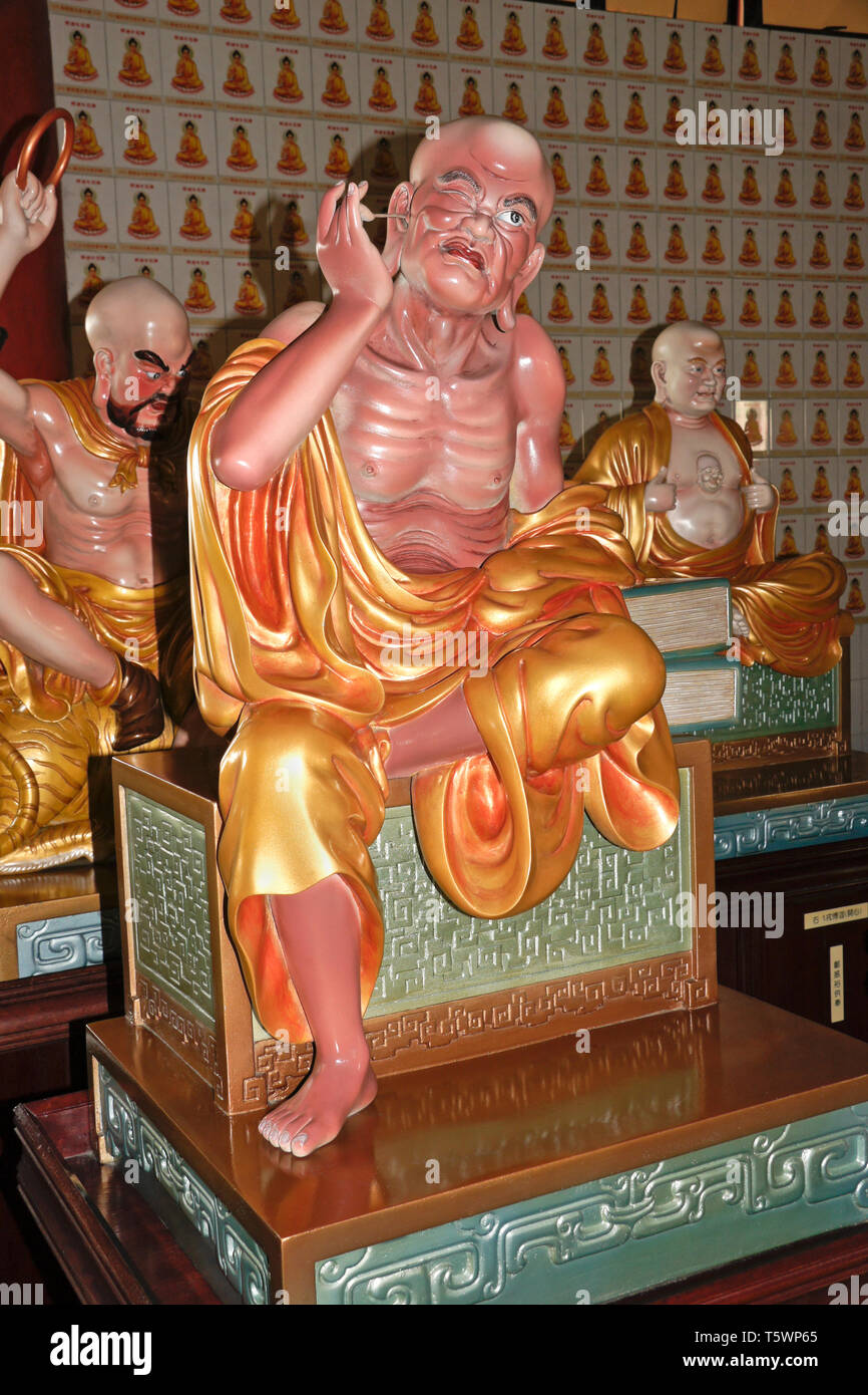 Eighteen Arhats at Puh Toh Tze (Poh Toh Tse, Pu Tuo Si) Buddhist temple ...