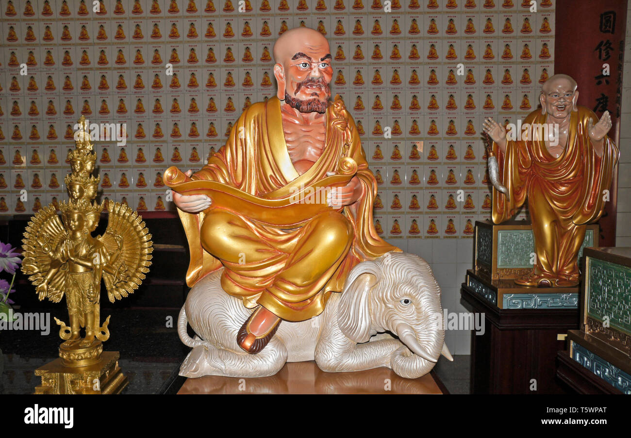 Eighteen Arhats at Puh Toh Tze (Poh Toh Tse, Pu Tuo Si) Buddhist temple ...