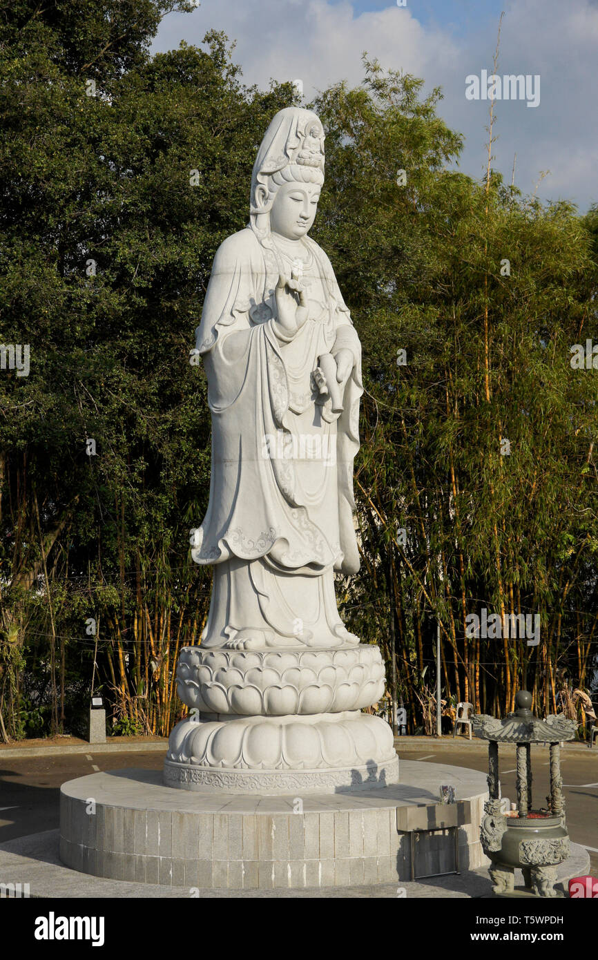 Statue of Kwan Yin (Guan Yin), Goddess of Mercy, Puh Toh Tze (Poh Toh ...