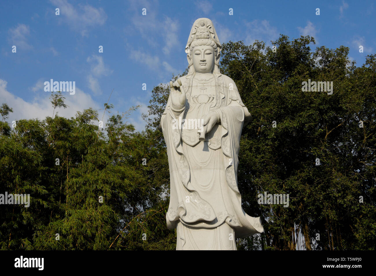 Statue of Kwan Yin (Guan Yin), Goddess of Mercy, Puh Toh Tze (Poh Toh ...