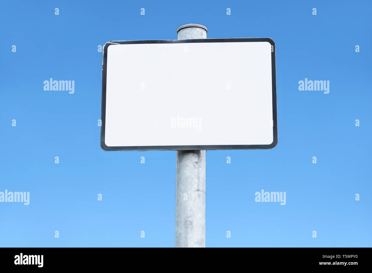 Blank white board sign and empty blue sky Stock Photo - Alamy