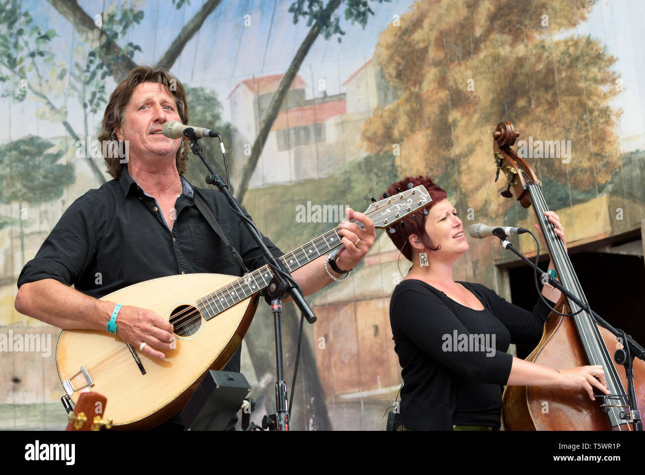 Steve knightley singing hi-res stock photography and images - Alamy