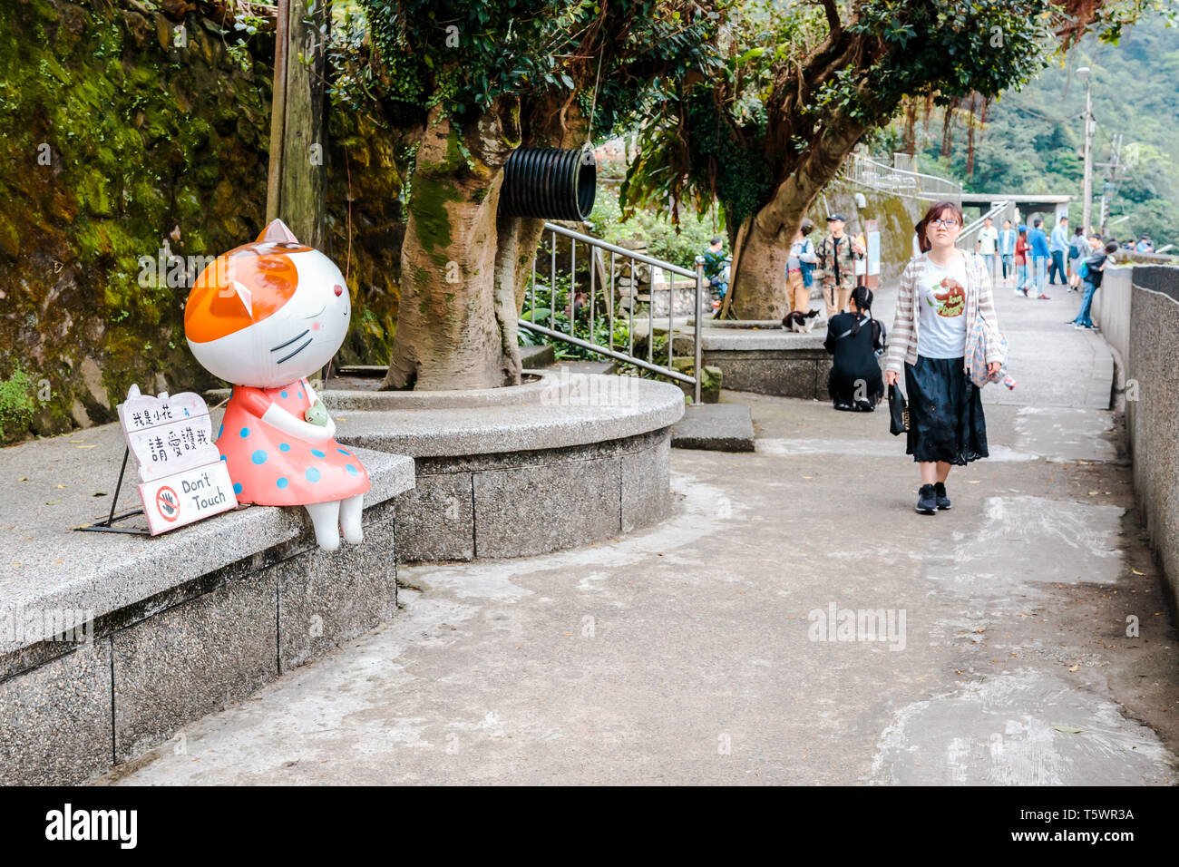 Ruifang, Taiwan: Greeting Cat Statue at the entrance of Houtong Cat ...