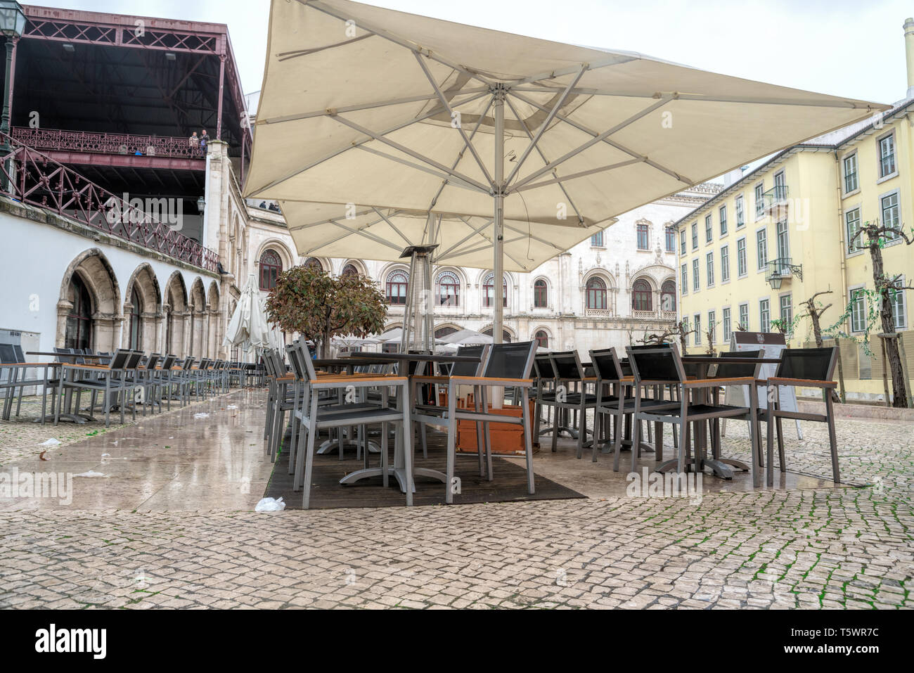 Cafe in lisbon hi-res stock photography and images - Alamy