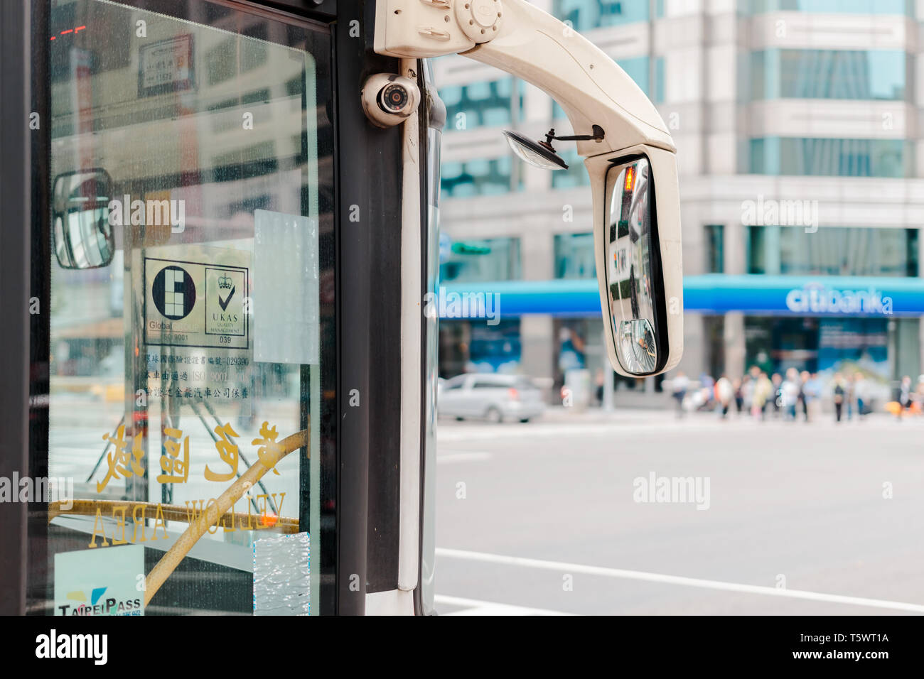 Car stopping at red light hi-res stock photography and images - Alamy