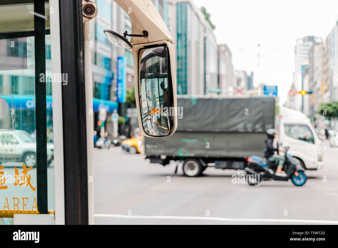 Taiwan Bus stopping and open the door to pick up passenger at a bus ...