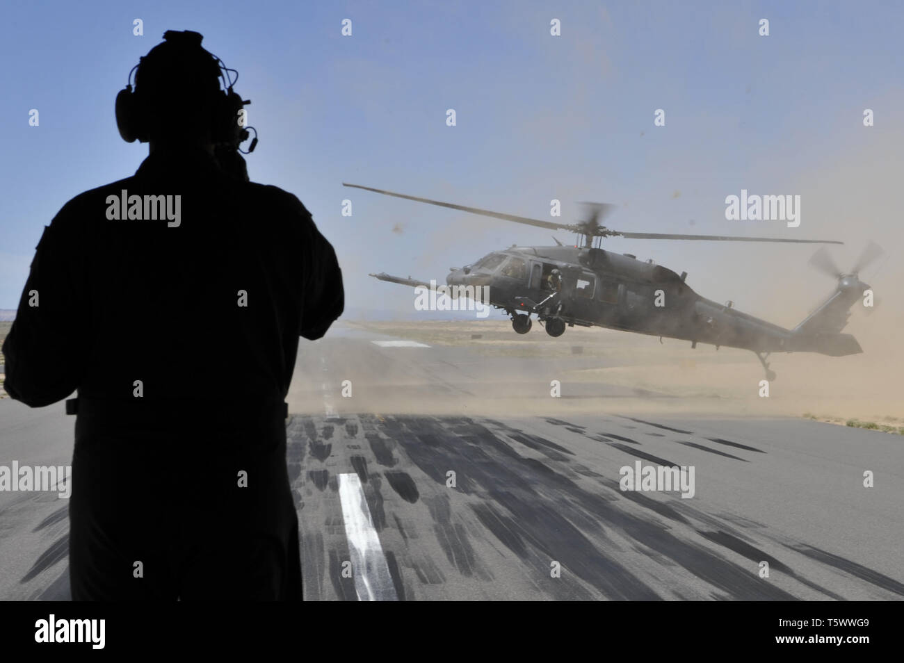 415th sos hi-res stock photography and images - Alamy