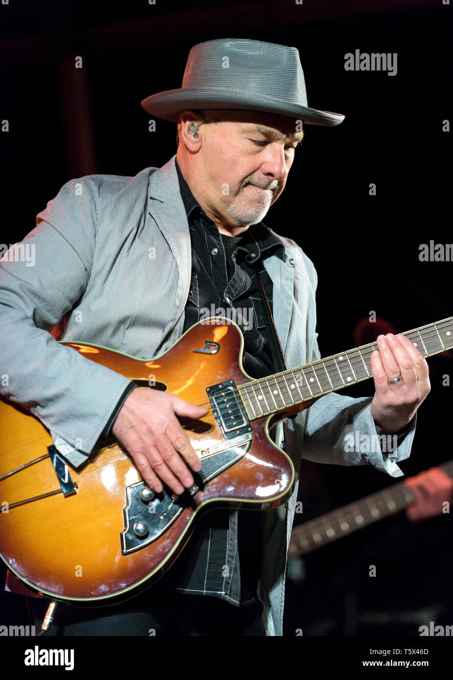 Paul carrack hi-res stock photography and images - Alamy