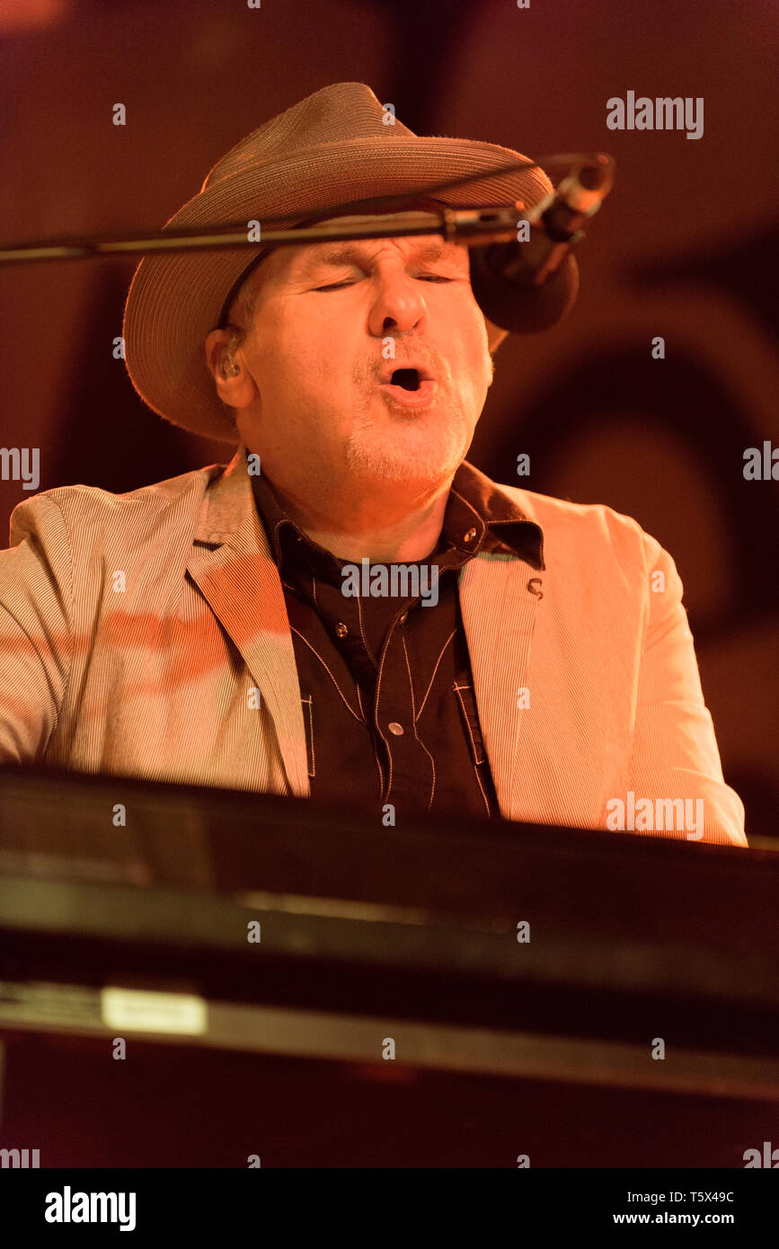 Paul carrack singer hi-res stock photography and images - Alamy
