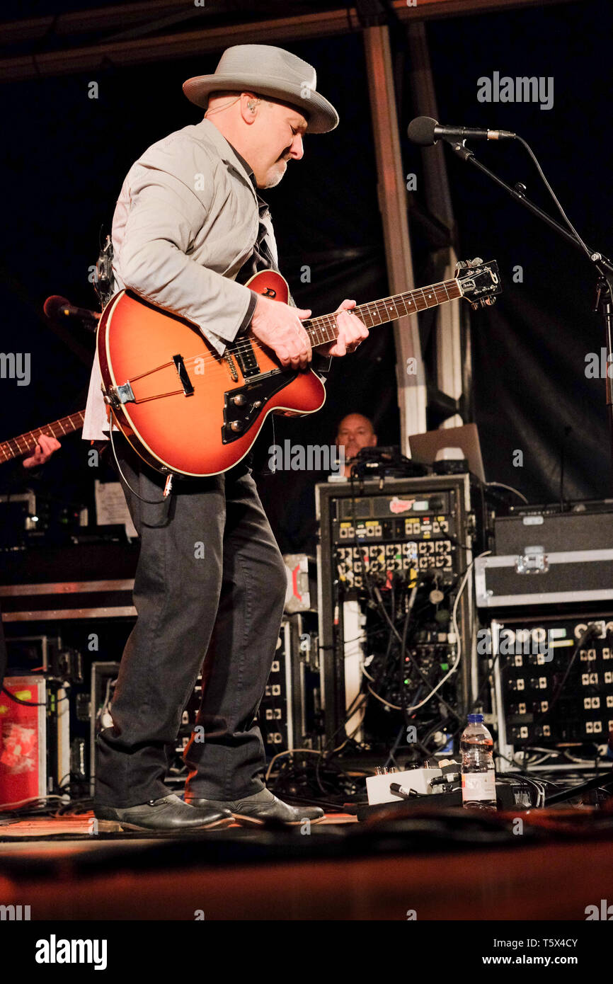 Paul carrack singer hi-res stock photography and images - Alamy