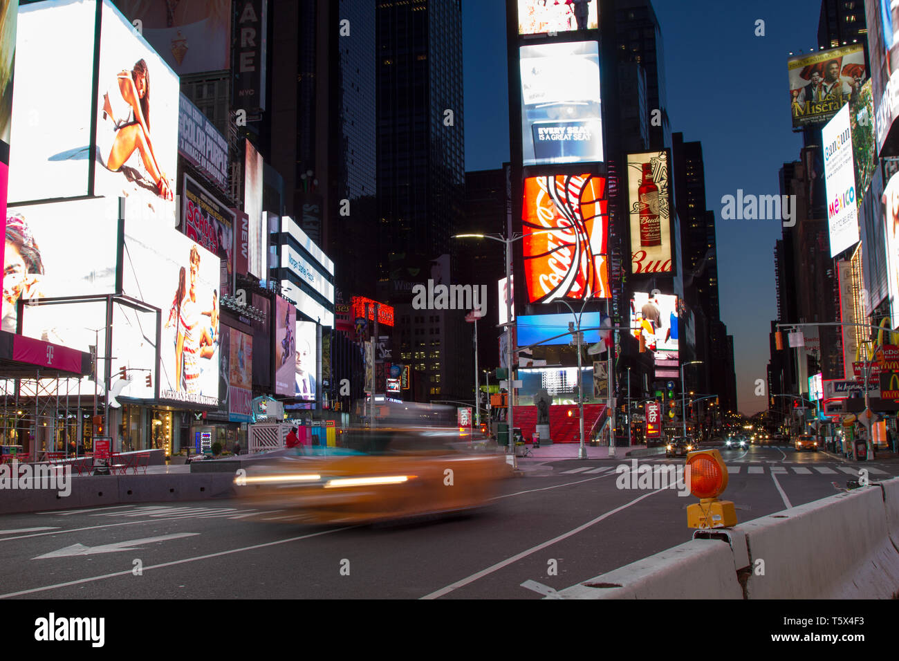 Early morning in times square hi-res stock photography and images - Alamy