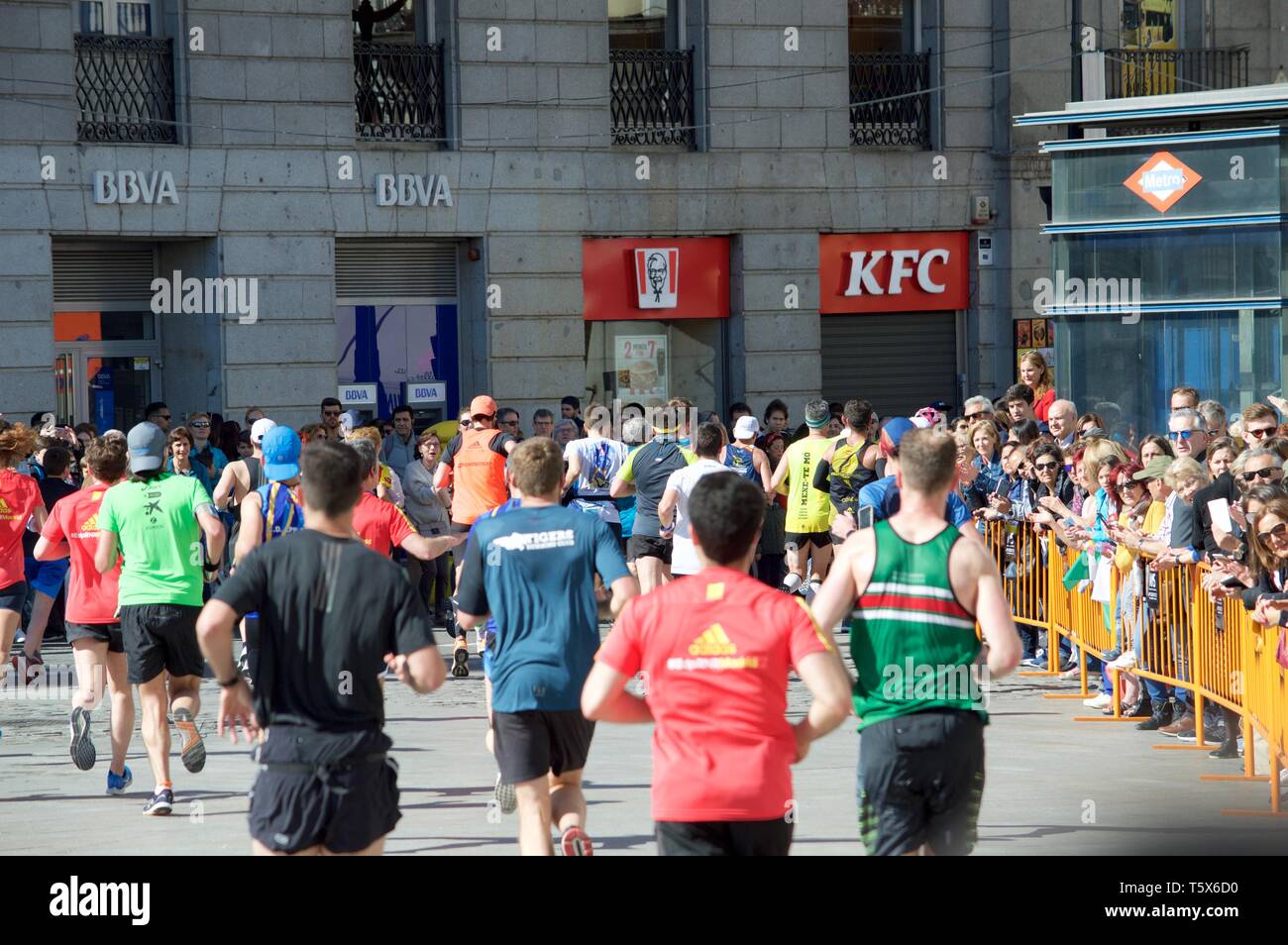 MADRID, SPAIN - APRIL 27: Runners in the Madrid Marathon on April 27 ...