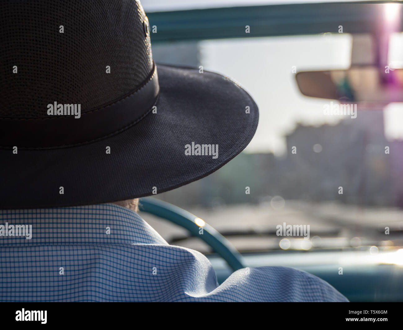 Cuban taxi driver driving classic hi-res stock photography and images ...