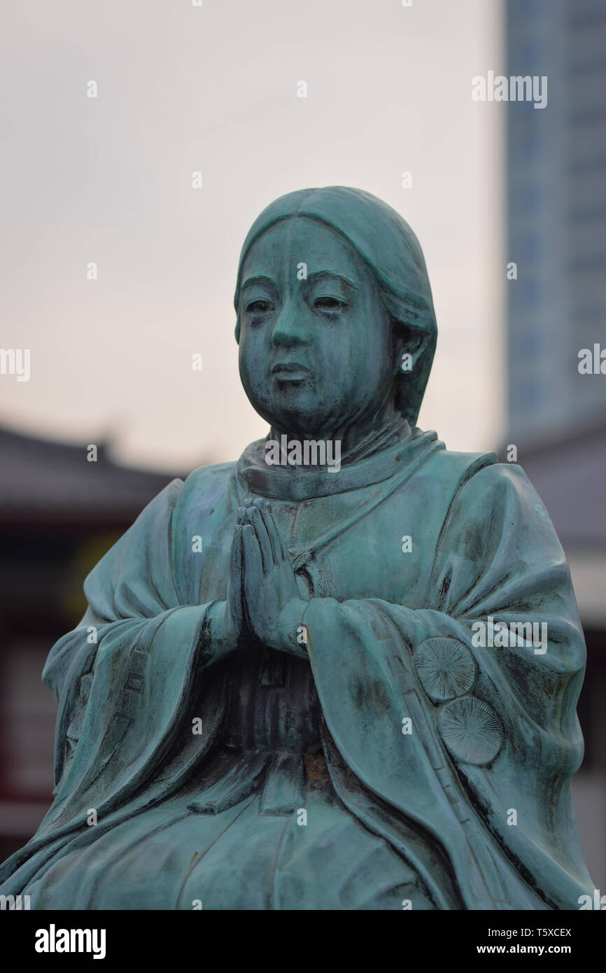 A statue of Princess Kazunomiya kneeling at Zojoji Temple, Tokyo Stock ...