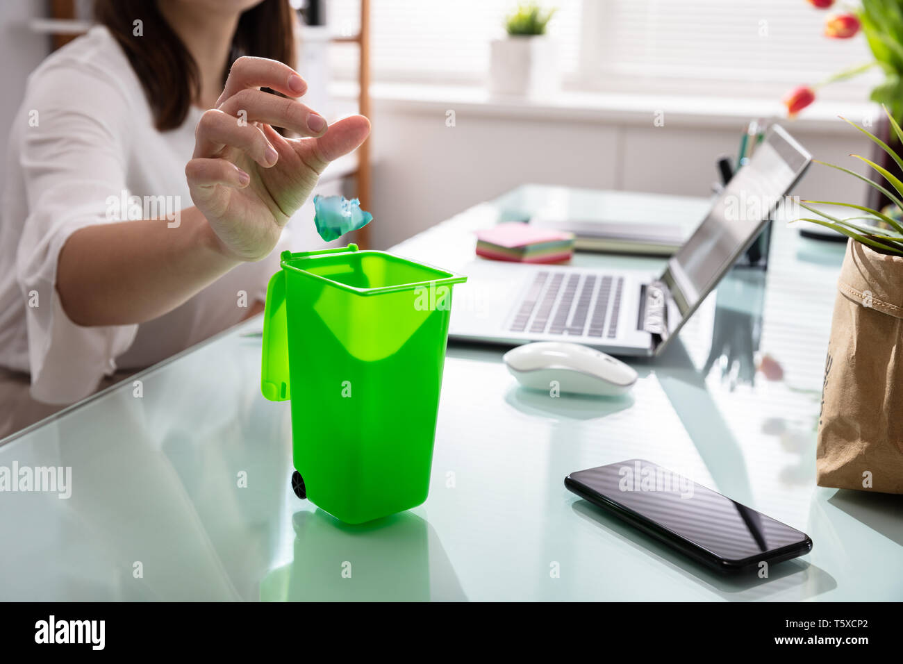 Green dustbin hi-res stock photography and images - Alamy