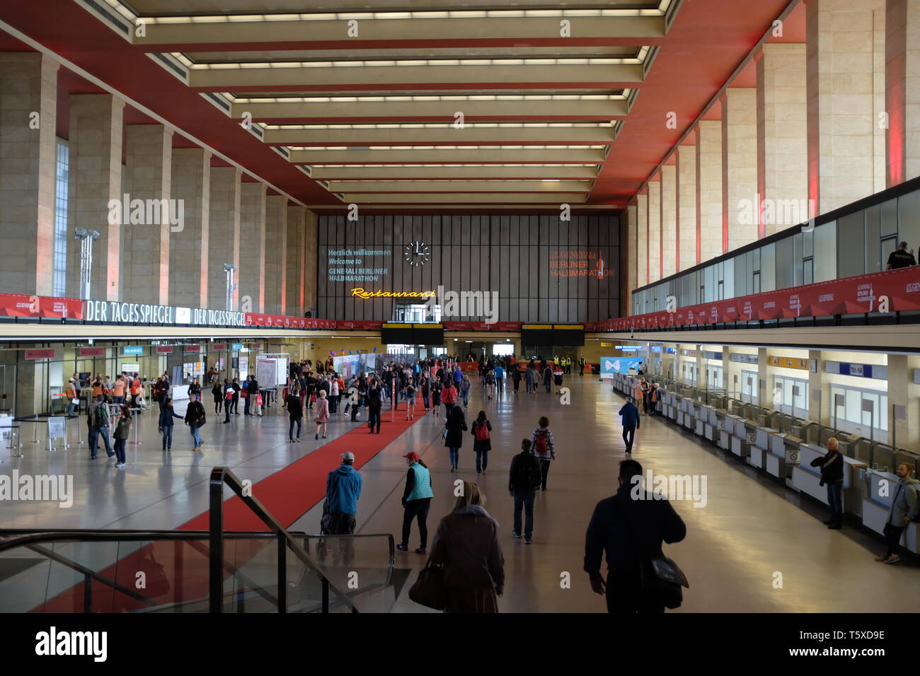 Airport reception hi-res stock photography and images - Alamy