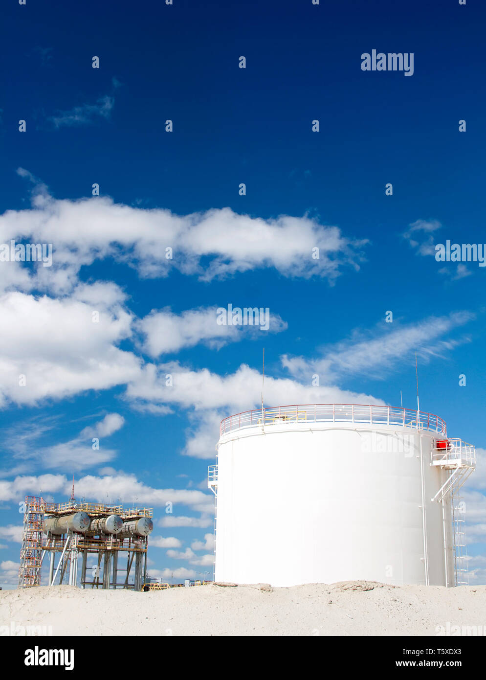Refinery russia hi-res stock photography and images - Alamy
