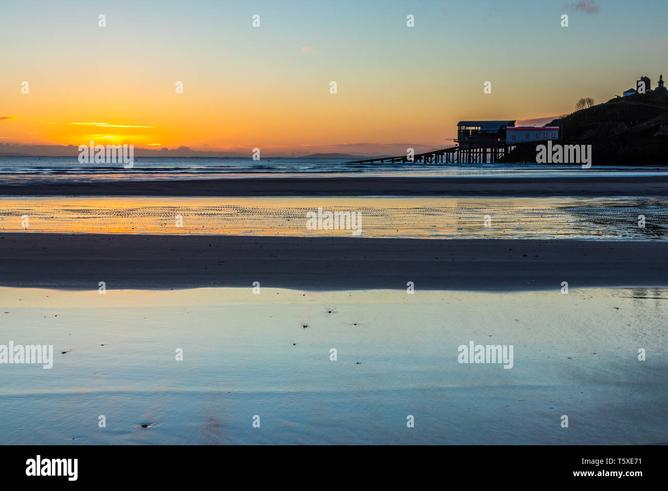 Tenby golden hour hi-res stock photography and images - Alamy